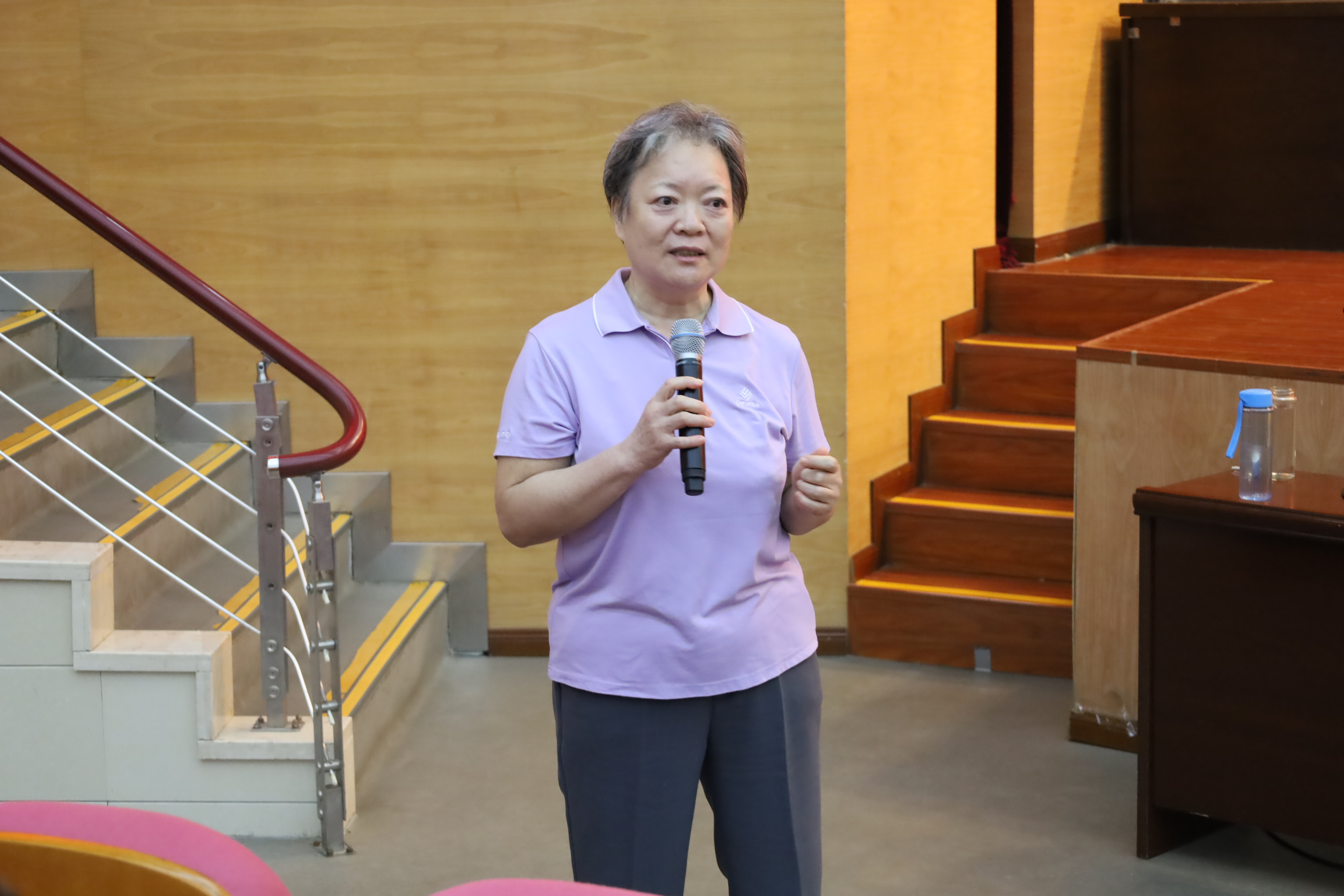 郑州市中小学心育教研叙事疗法系列培训在郑州外国语学校拉开帷幕 学校动态 郑州教育信息网
