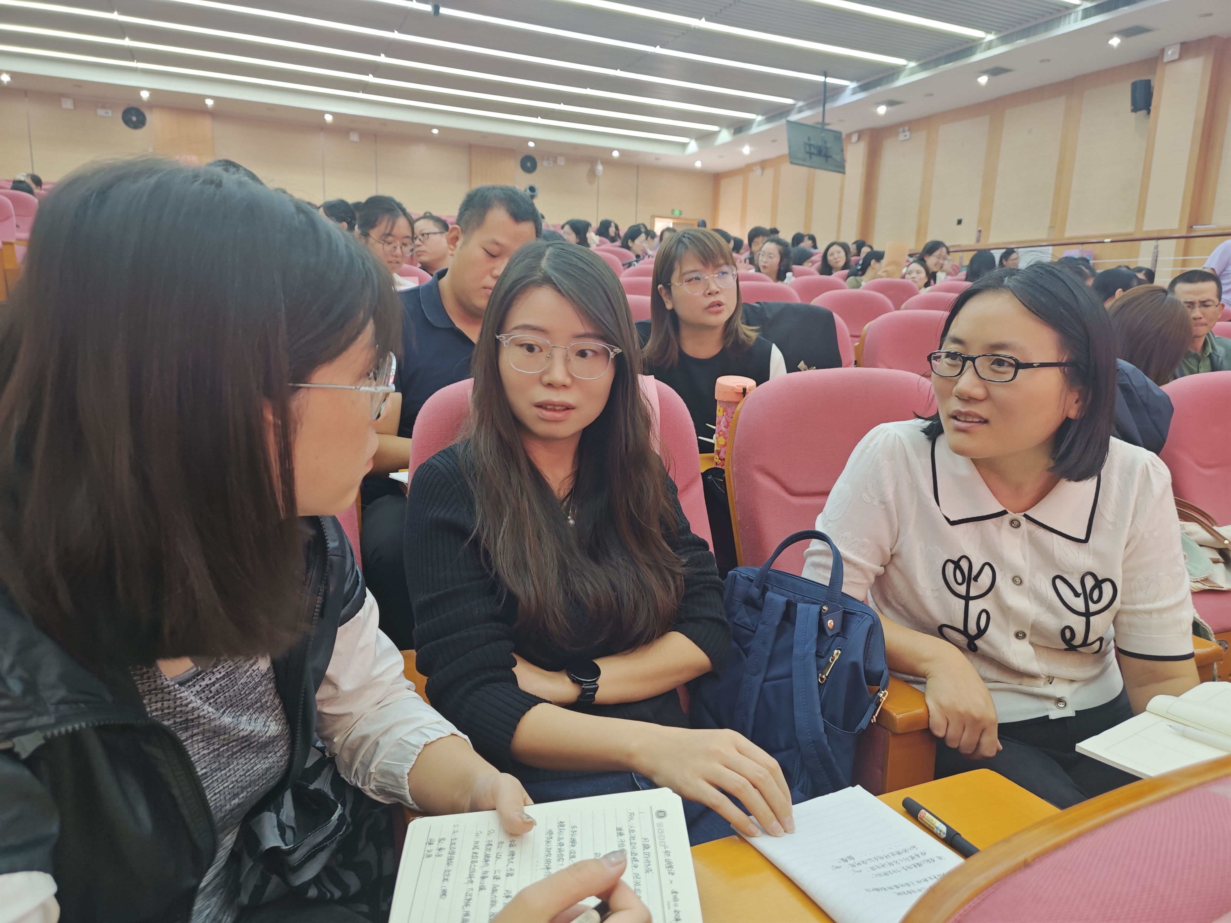 郑州市中小学心育教研叙事疗法系列培训在郑州外国语学校拉开帷幕 学校动态 郑州教育信息网