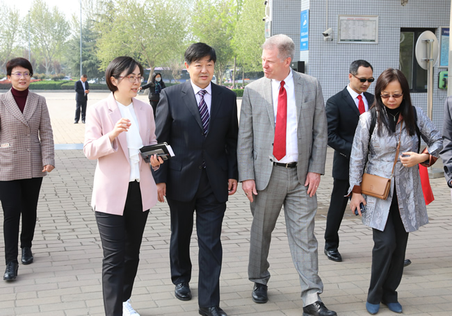 美国华盛顿州西北大学到郑州一中交流访问 - 郑州教育信息网